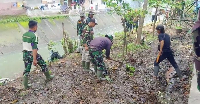 Karya Bakti Kolaborasi Satgas Citarum Harum Sektor 21 dan Sektor 06 Bersama STT Telkom - Patroli ...